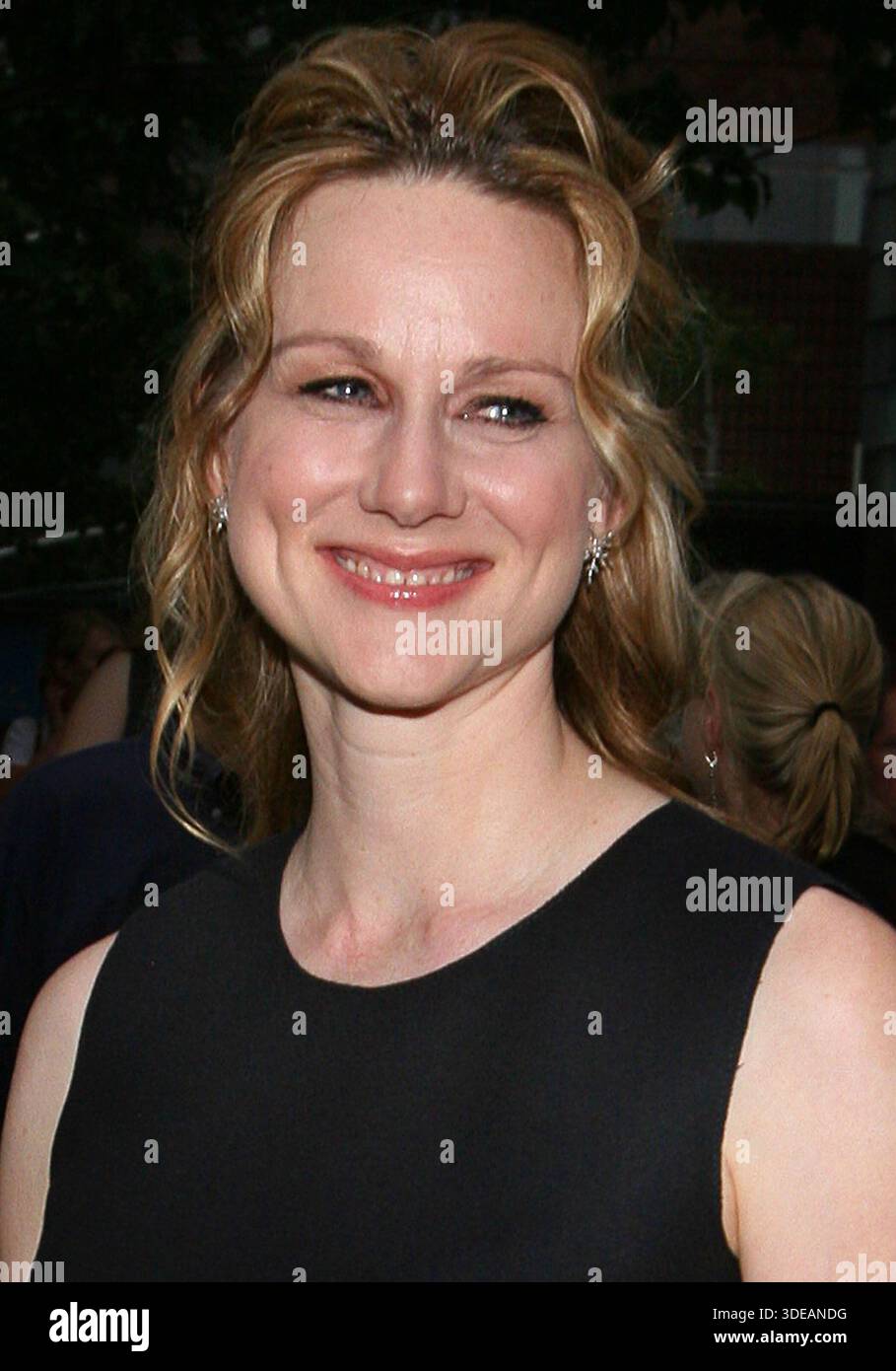 26 September 2005 - Alice Tulley Hall, NYC - Laura Linney at the NY ...
