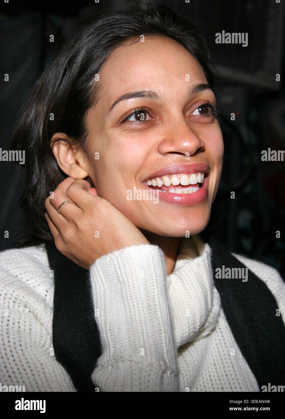 18 November 2005 - New York, NY - Rosario Dawson at the 'Rent' Cast and ...