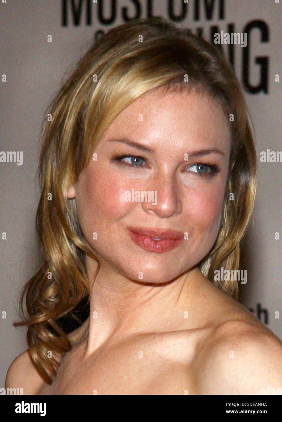 04 Decemeber 2005 - New York, NY - Renee Zellweger at the Museum of the ...
