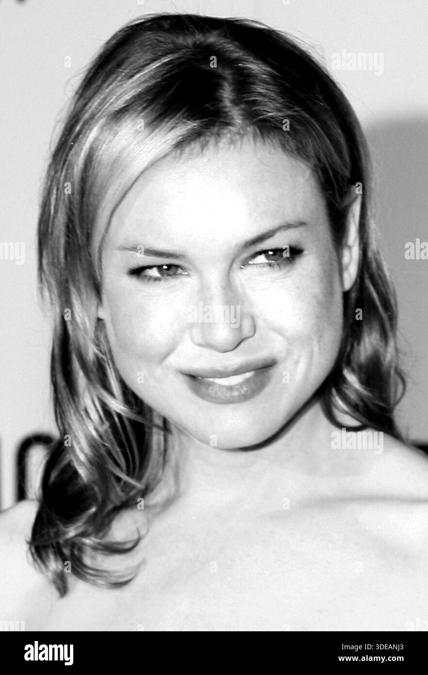 04 Decemeber 2005 - New York, NY - Renee Zellweger at the Museum of the ...