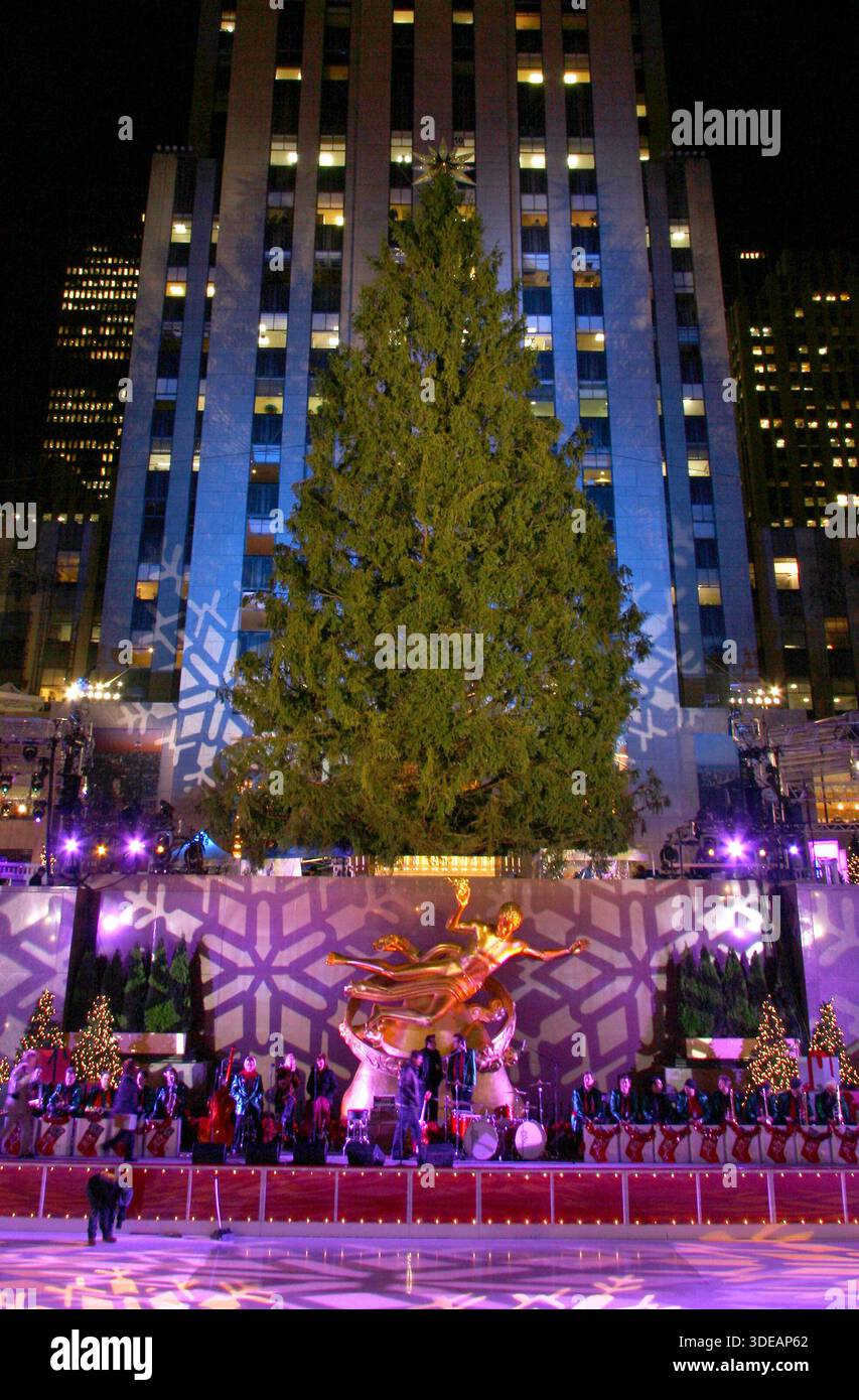 30 November 2005 - New York, NY - Atmosphere at the 73rd Annual ...