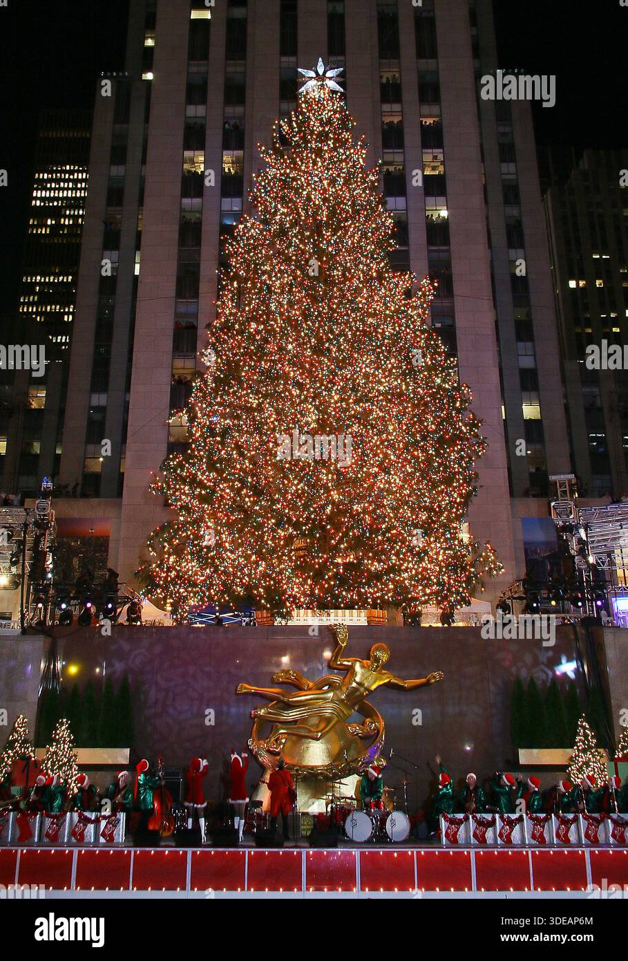 30 November 2005 - New York, NY - Atmosphere at the 73rd Annual ...