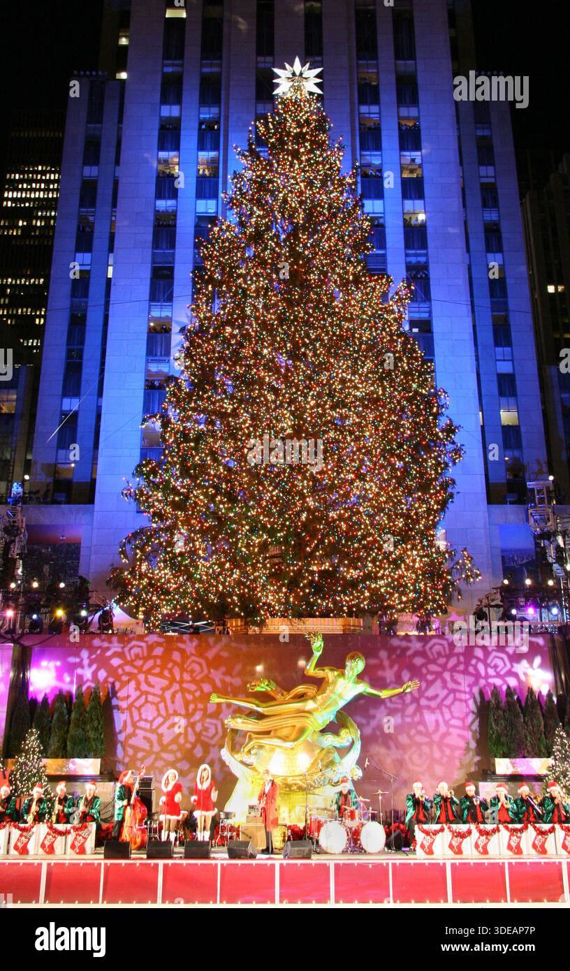 30 November 2005 - New York, NY - Atmosphere at the 73rd Annual ...