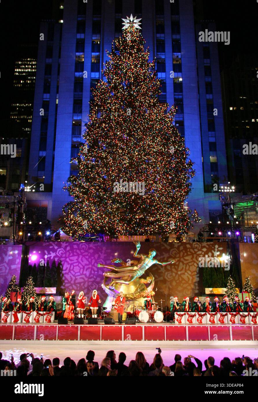 30 November 2005 - New York, NY - Atmosphere at the 73rd Annual ...