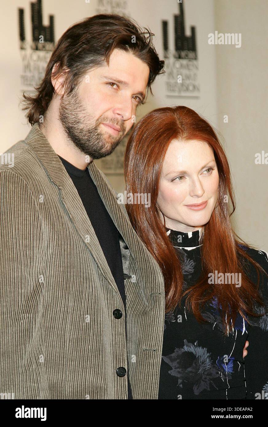 13 December 2005 - New York, NY - Bart Freundlich and Julianne Moore at ...