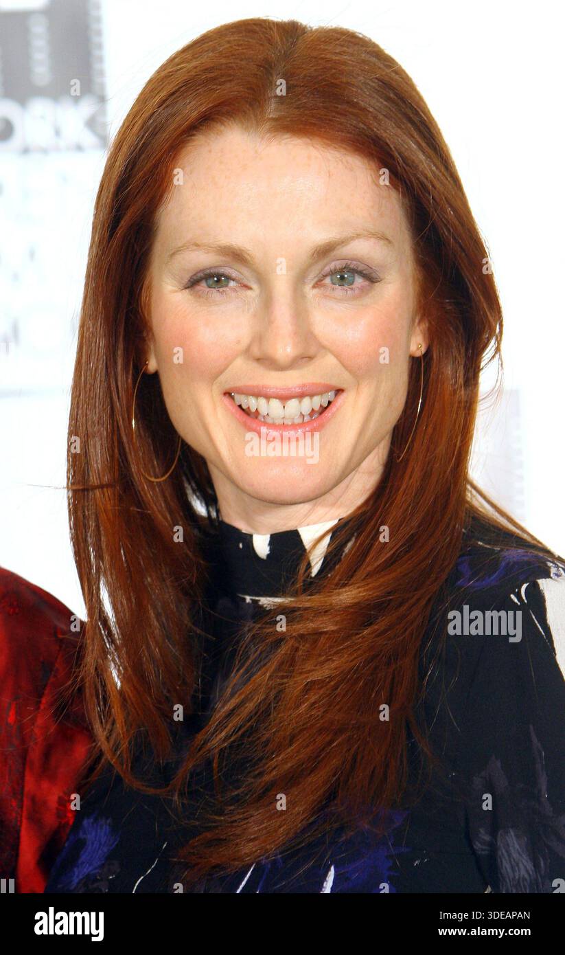 13 December 2005 - New York, NY - Julianne Moore at the MUSE Awards at ...