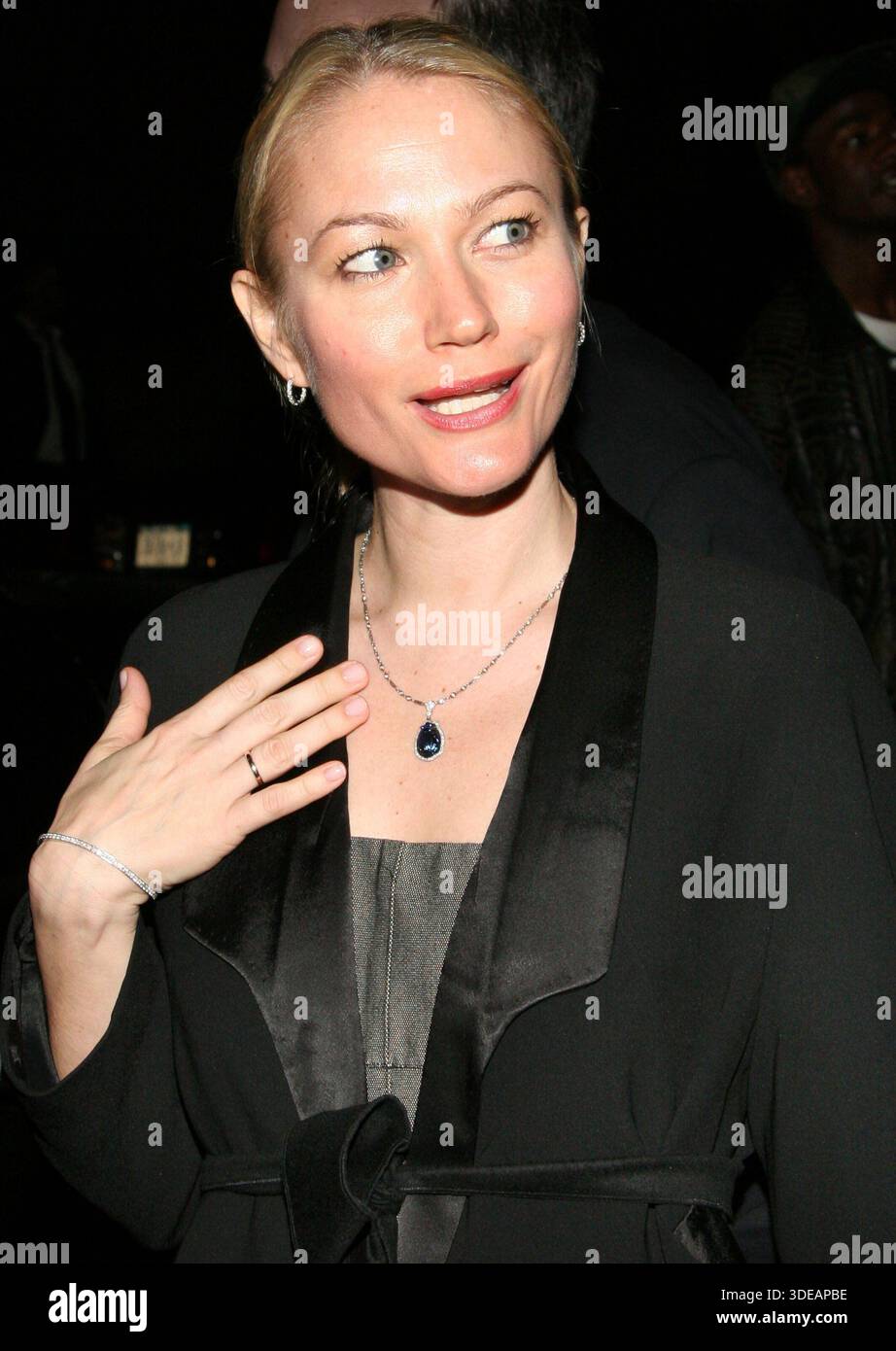 19 October 2005 - Saks Fifth Avenue, NYC - Sarah Wynter arrives at Neil ...
