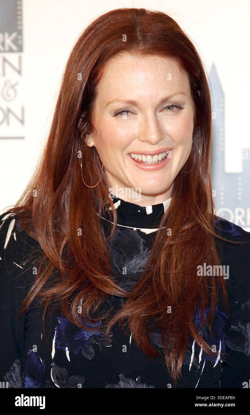13 December 2005 - New York, NY - Julianne Moore at the MUSE Awards at ...