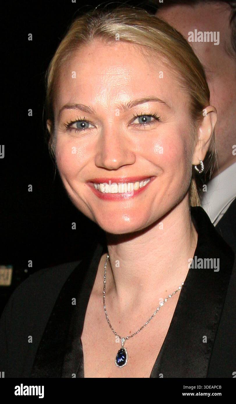 19 October 2005 - Saks Fifth Avenue, NYC - Sarah Wynter arrives at Neil ...