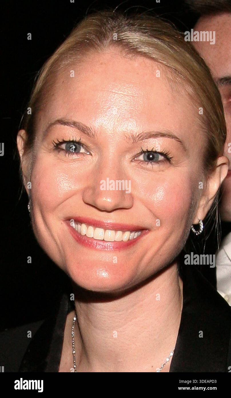 19 October 2005 - Saks Fifth Avenue, NYC - Sarah Wynter arrives at Neil ...