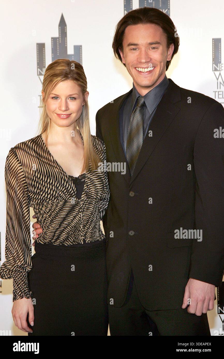 13 December 2005 - New York, NY - Stephanie Gatschet and Tom Pelphrey ...