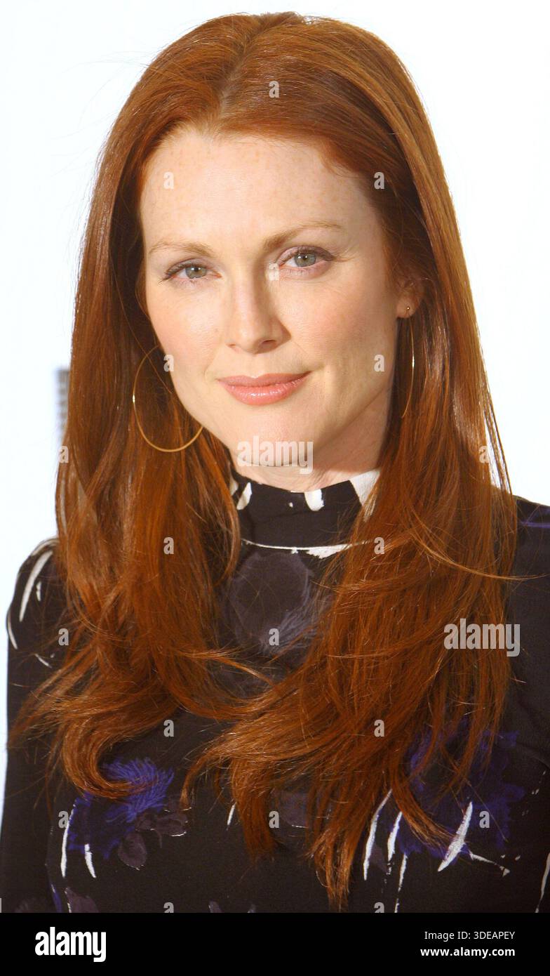 13 December 2005 - New York, NY - Julianne Moore at the MUSE Awards at ...