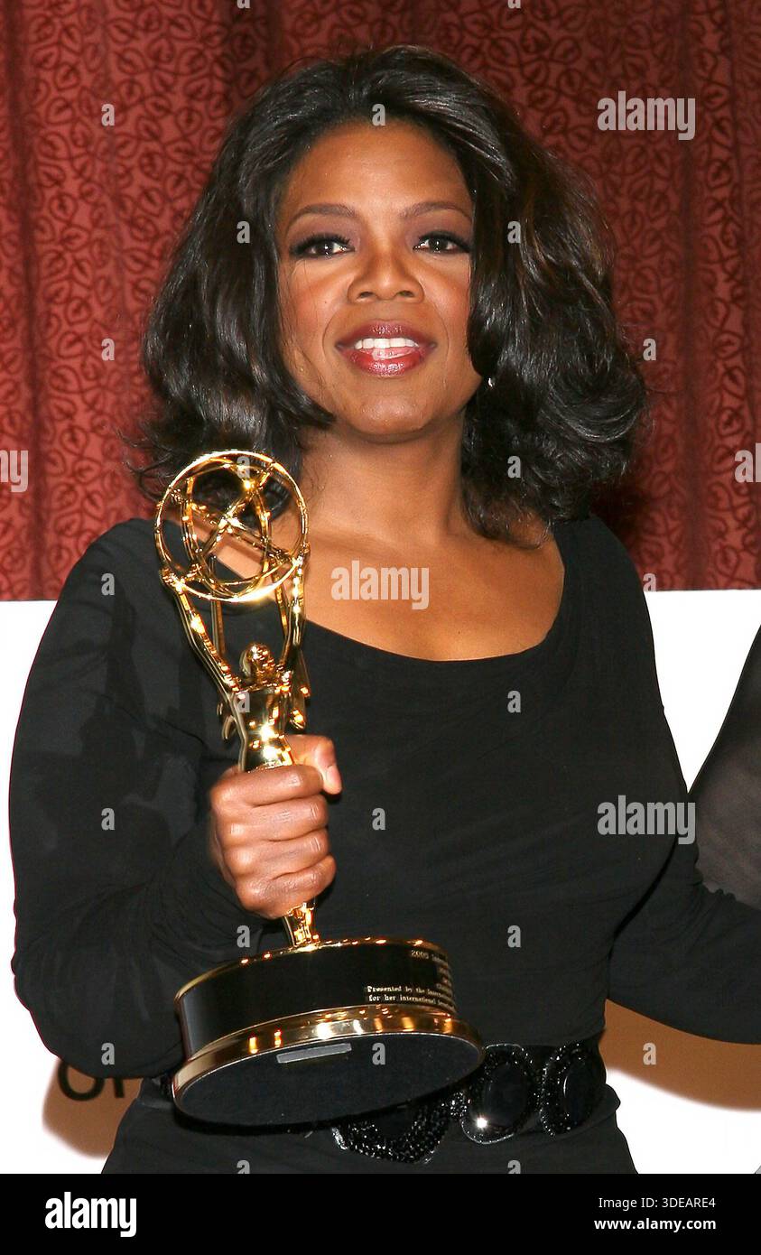 21 November 2005 - New York, NY - Oprah Winfrey, recipient of the ...