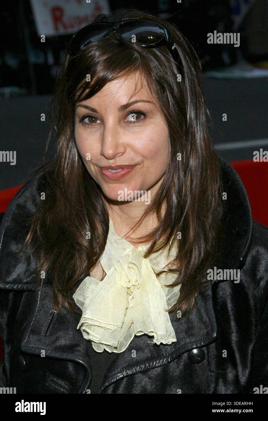 12 November 2005 New York Ny Gina Gershon At The Ny Premiere Of
