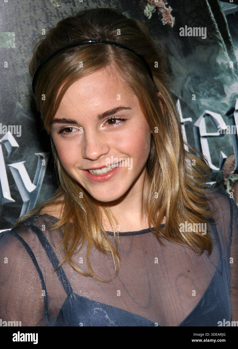 12 November 2005 - New York, NY - Emma Watson at the NY premiere of ...
