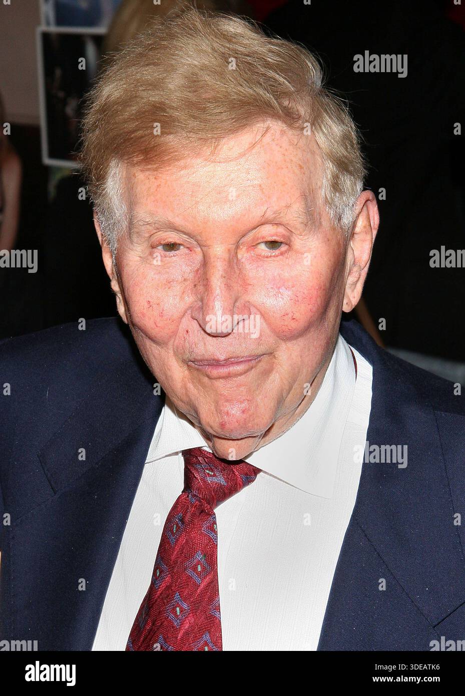 11 October 2005 - Lowes Lincoln Square, NYC - Sumner Redstone at the NY ...