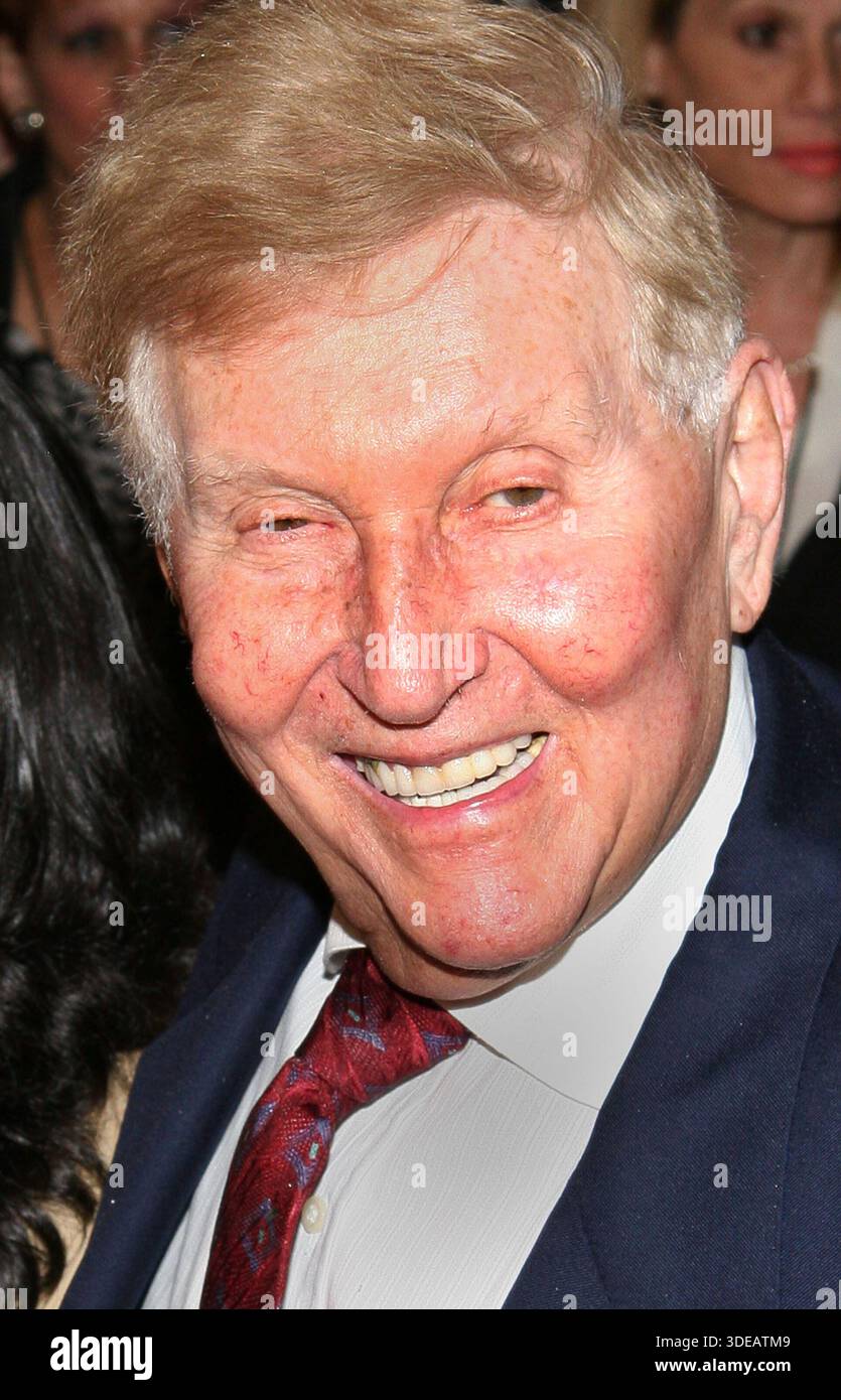 11 October 2005 - Lowes Lincoln Square, NYC - Sumner Redstone and wife ...