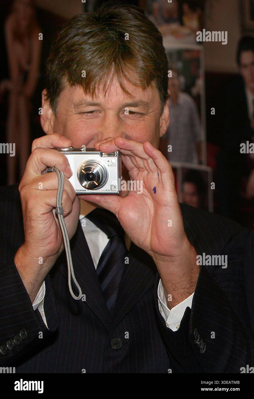 11 October 2005 - Lowes Lincoln Square, NYC - Cameron Crowe (director ...