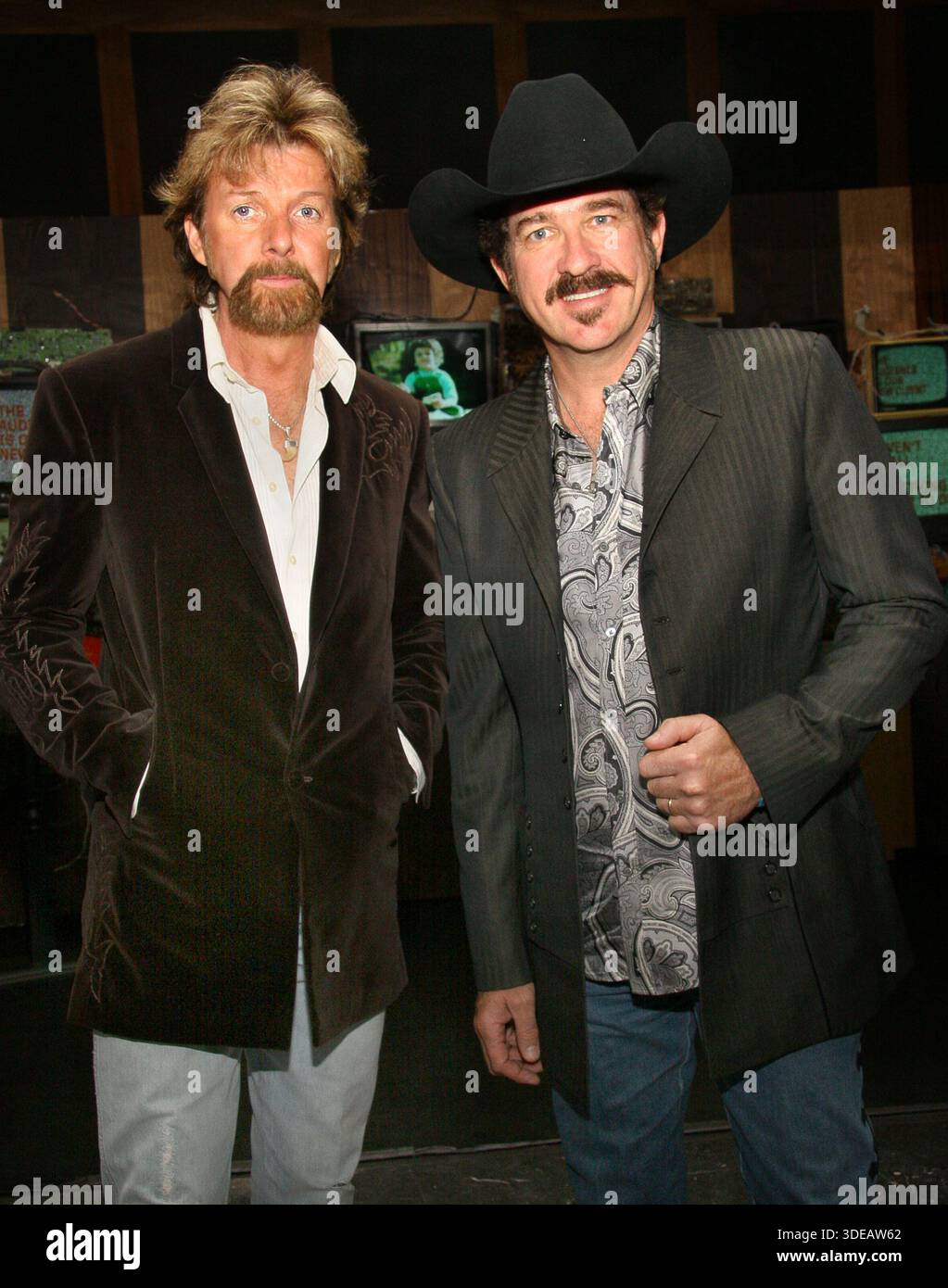 09 November 2005 - New York, NY - Ronnie Dunn and Kix Brooks of 'Brooks ...