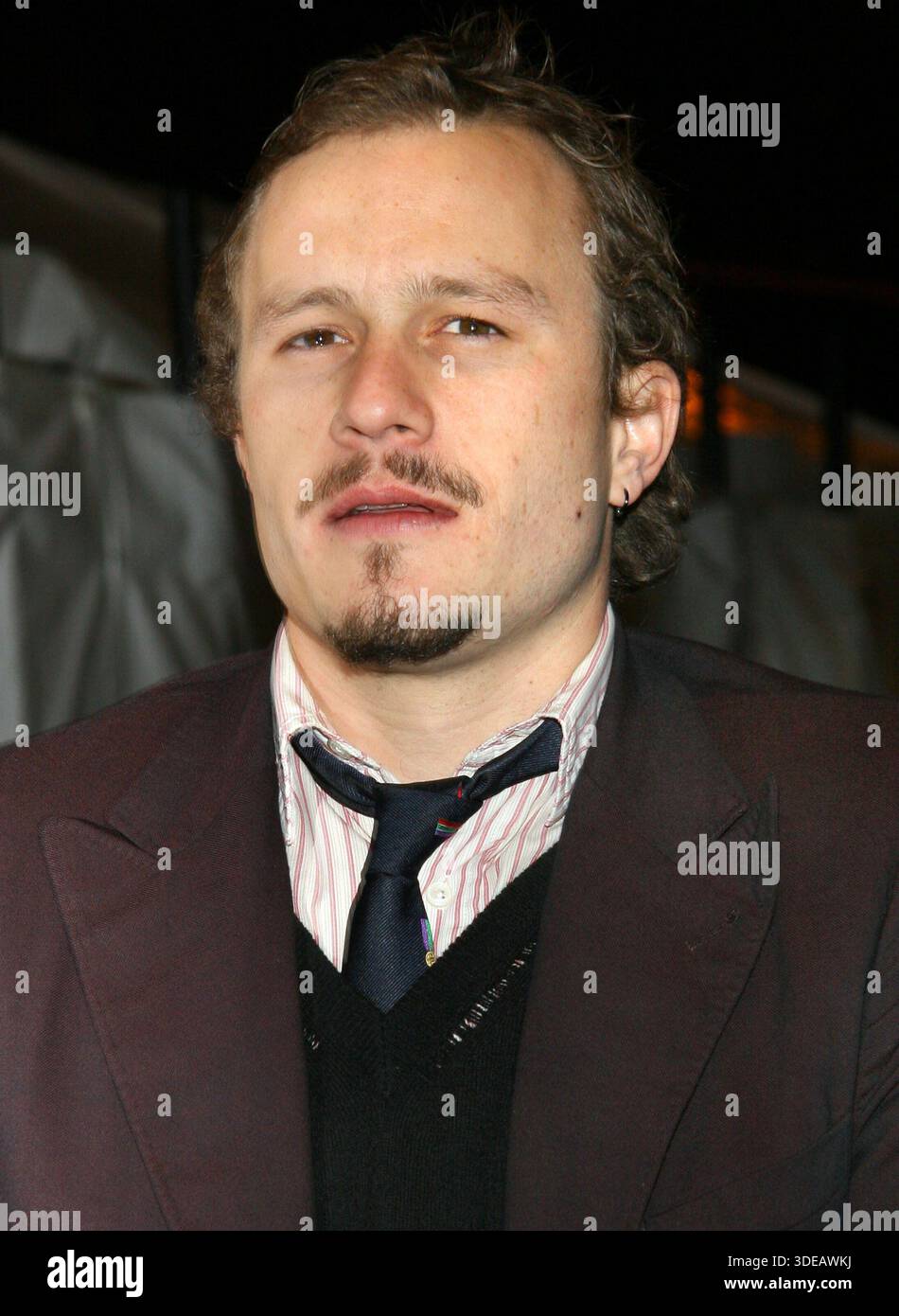 06 Decemeber 2005 - New York, NY - Heath Ledger at the NY premiere of ...