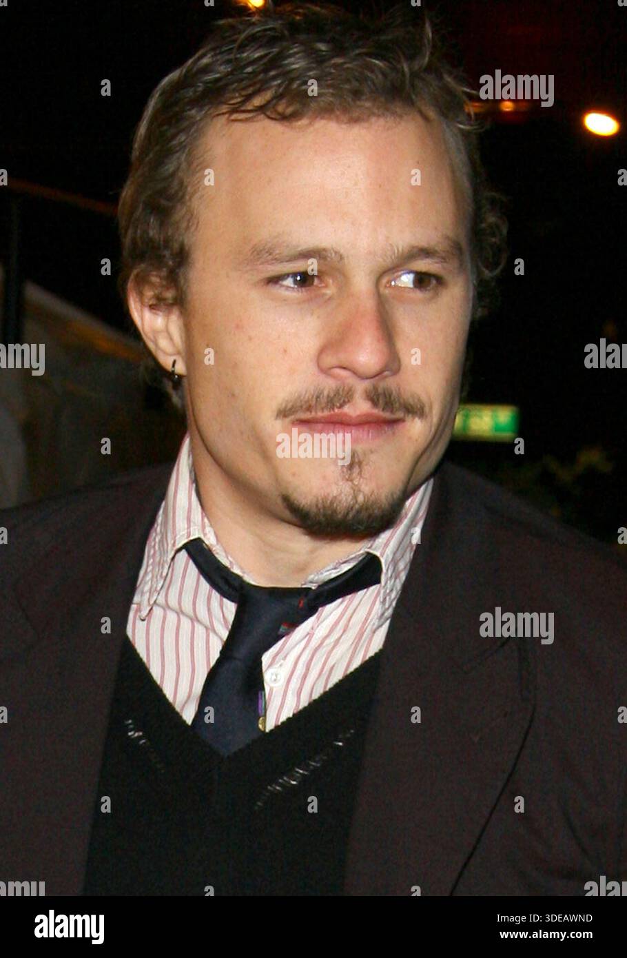 06 Decemeber 2005 - New York, NY - Heath Ledger at the NY premiere of ...