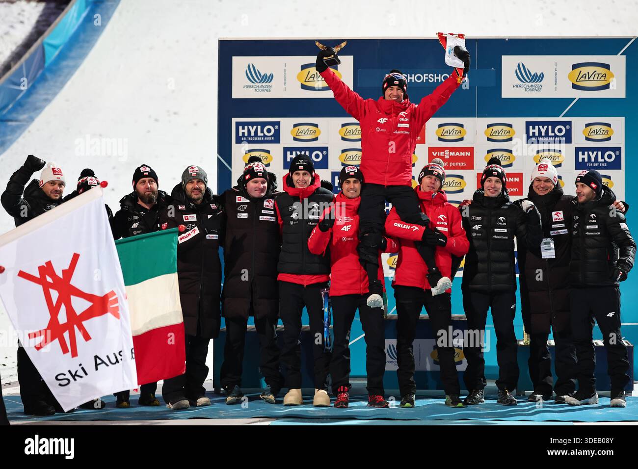 06 January 2026, Austria, Bischofshofen: Nordic skiing/ski jumping ...