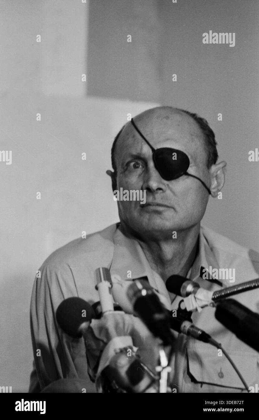 Mit aufmerksamkeit Black and White Stock Photos & Images - Alamy