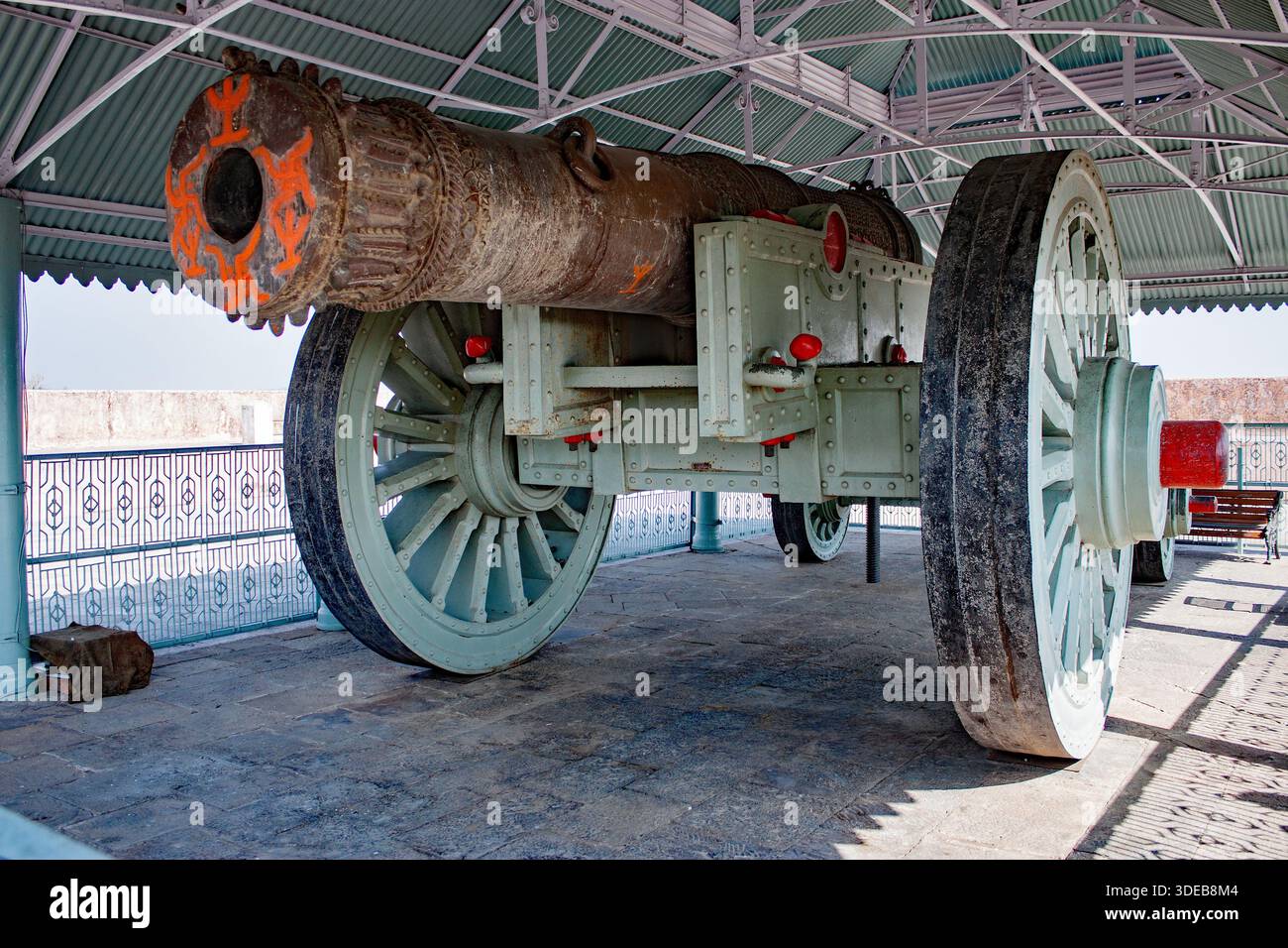 Home to the worlds largest ever wheeled cannon hi-res stock photography ...