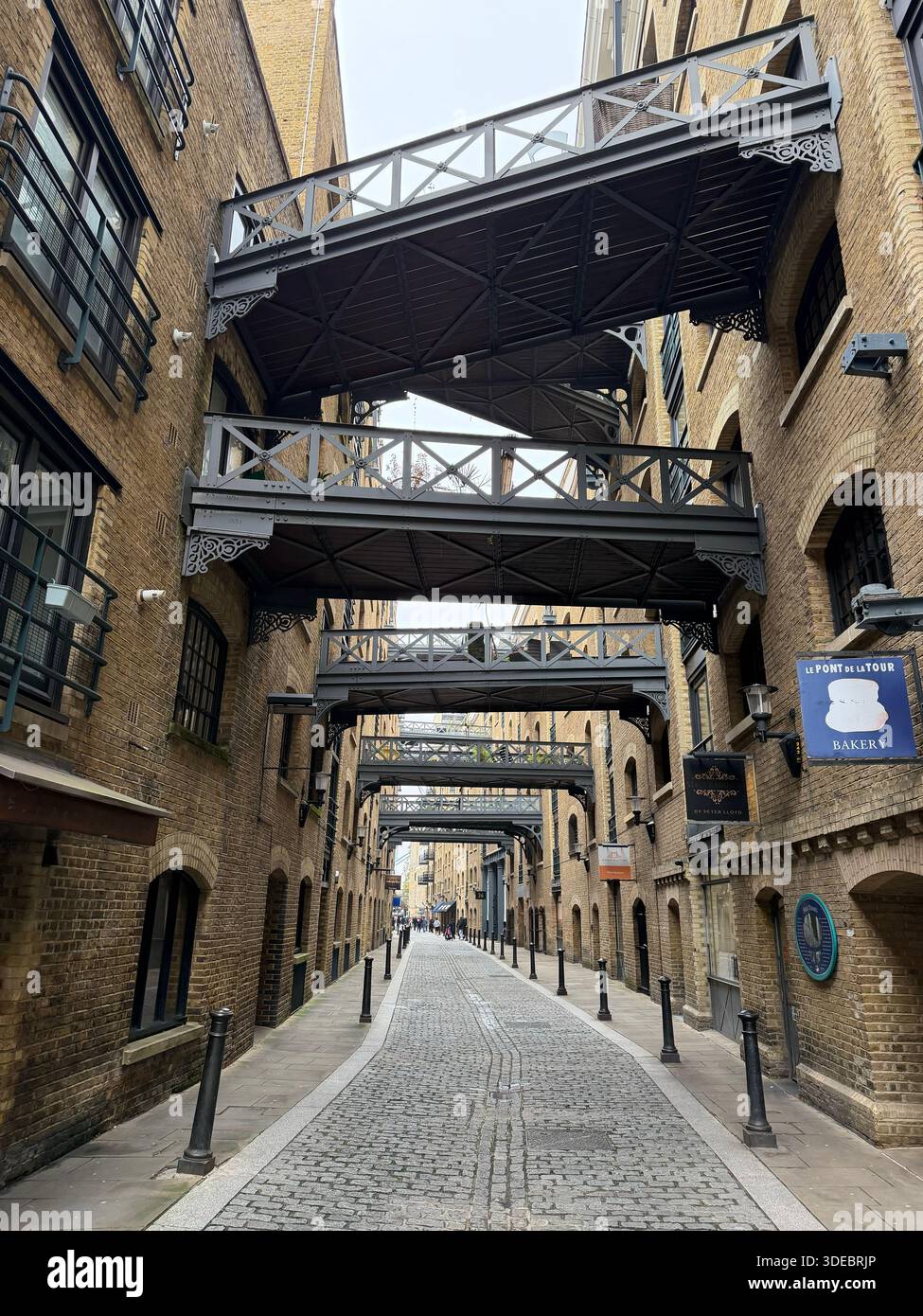 Shad thames in london hi-res stock photography and images - Alamy