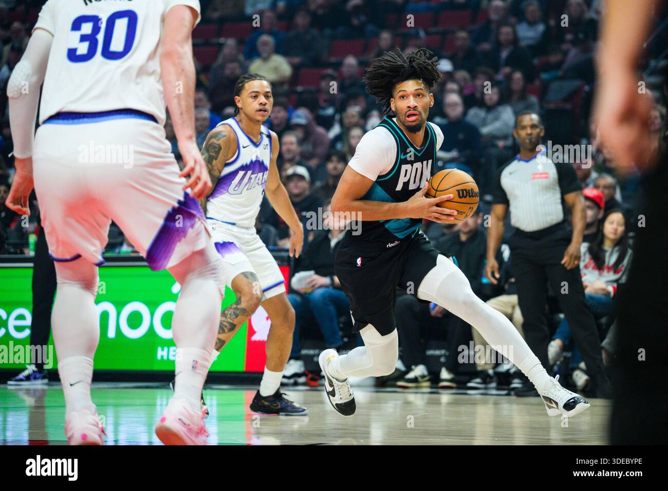 Portland Trail Blazers guard Shaedon Sharpe, right, drives towards the ...