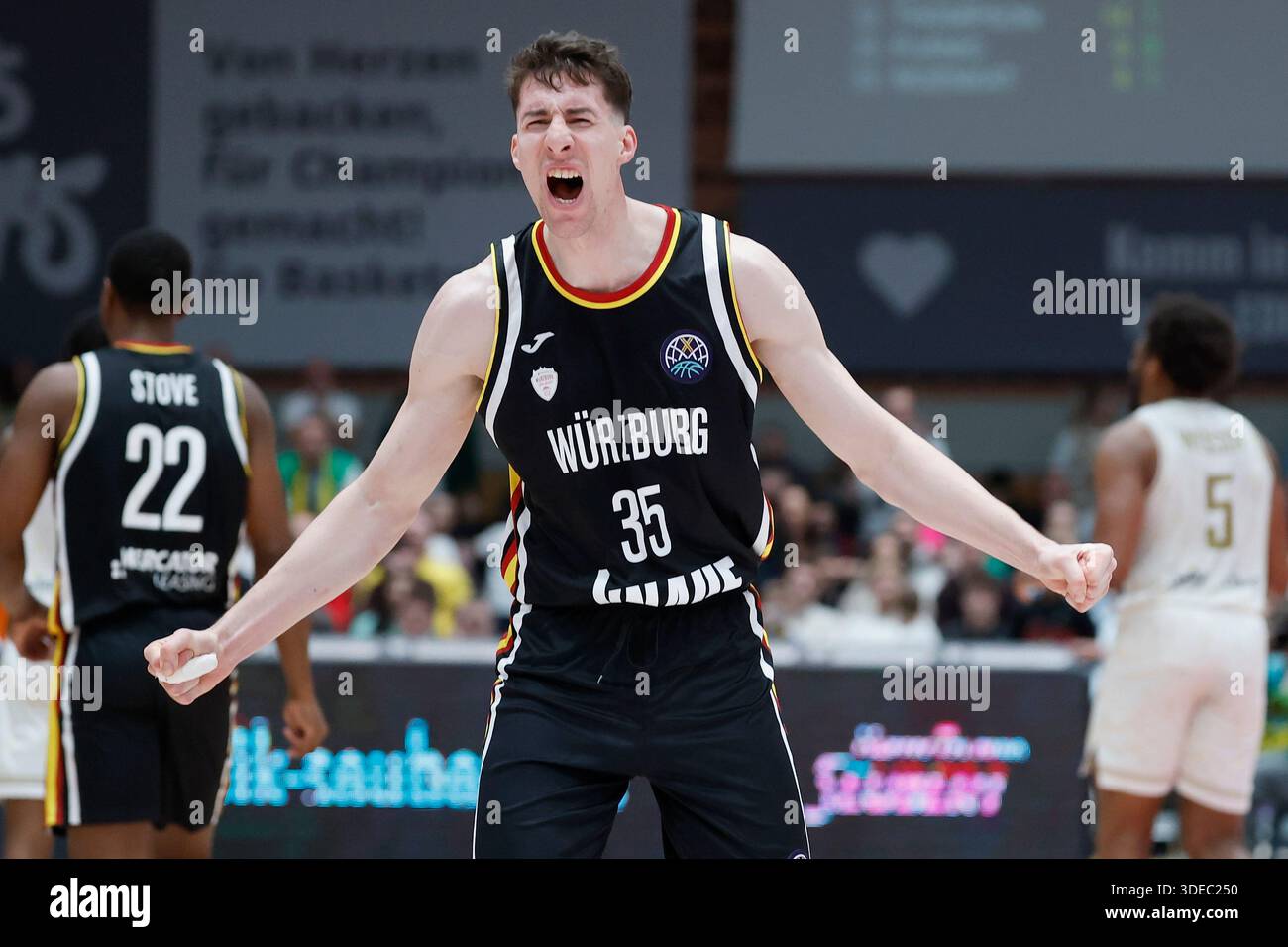 f.l.t.r.: Alen Pjanic (Fitness First Wuerzburg Baskets, 35), 06.01.2026 ...