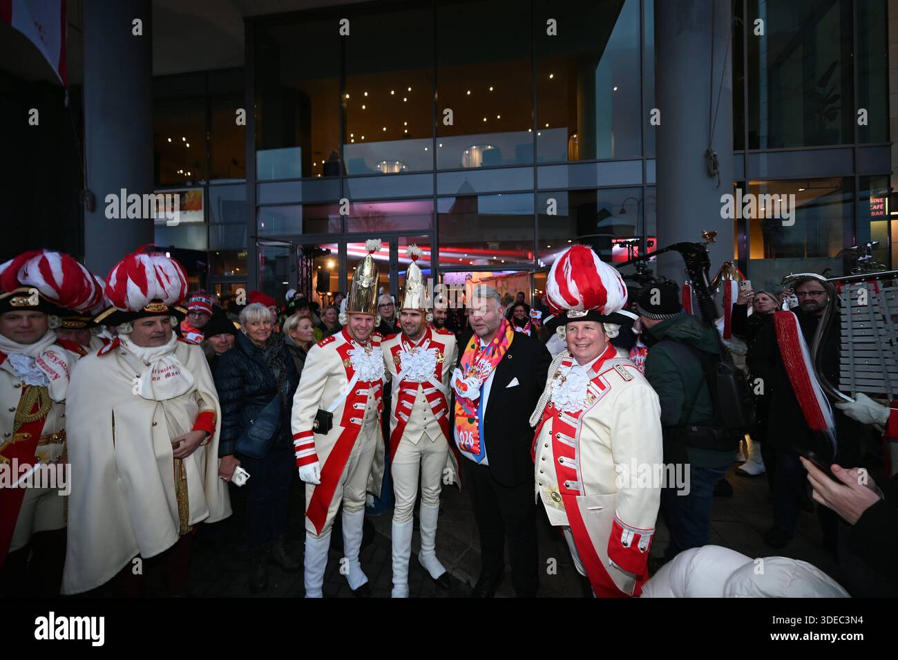 Hoteldirektor Holger Hess 2.v.r. Das neue Kölner Karneval Dreigestirn ...