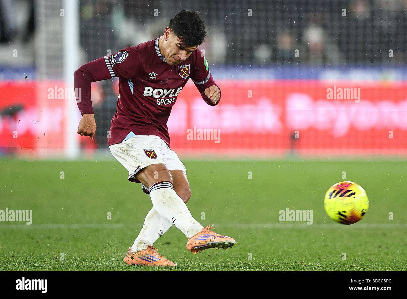 London Stadium, London, UK. 6th Jan, 2026. Premier League Football ...