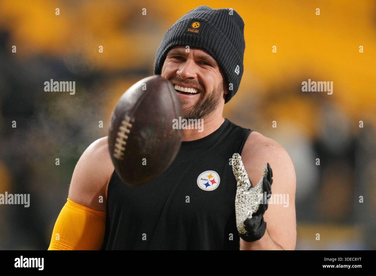 Pittsburgh Steelers linebacker T.J. Watt (90) warms up before an NFL ...