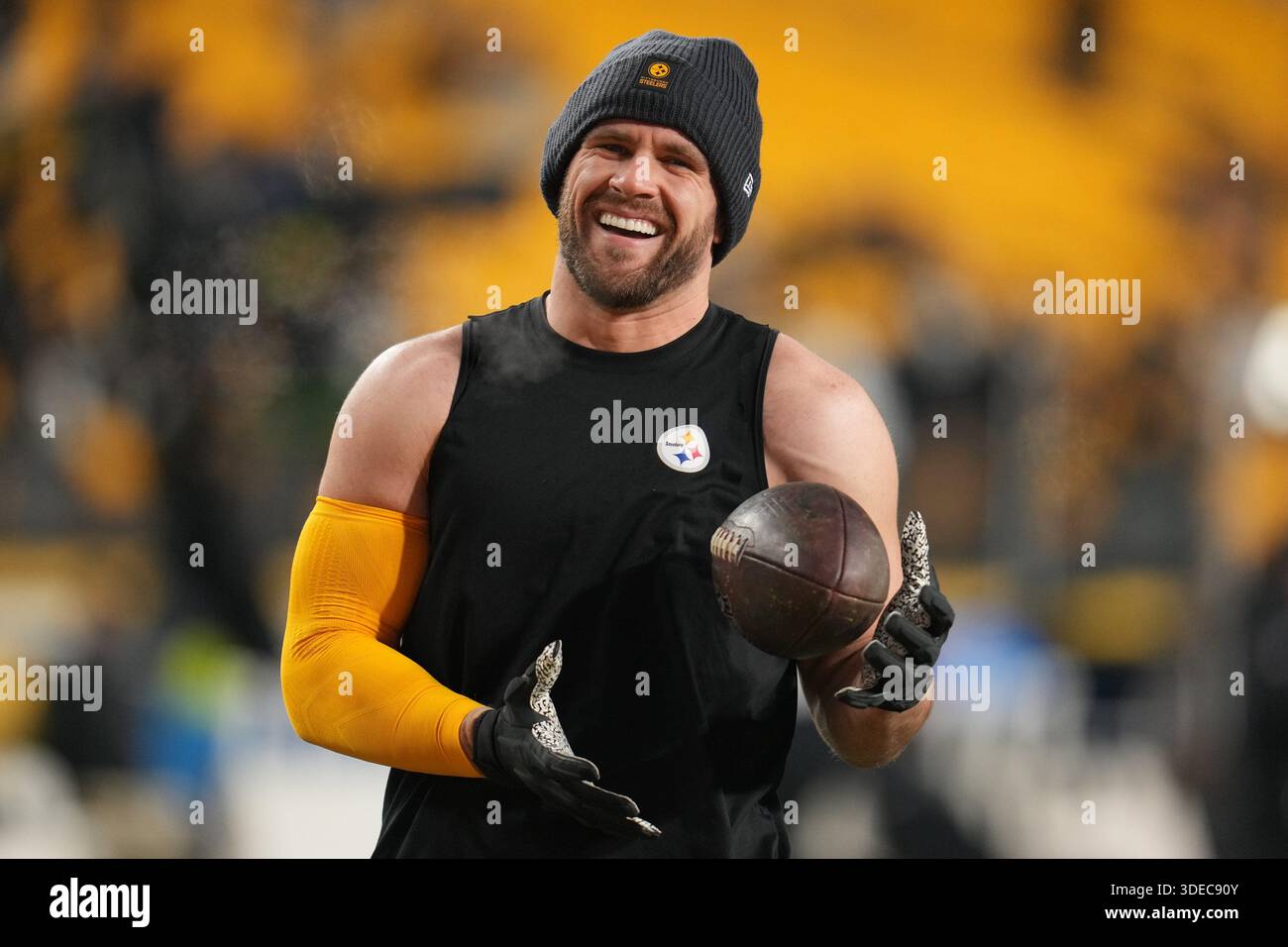 Pittsburgh Steelers linebacker T.J. Watt (90) warms up before an NFL ...