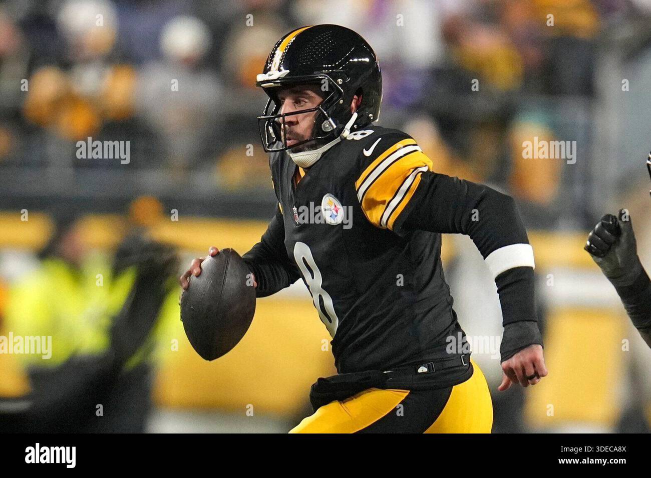 Pittsburgh Steelers quarterback Aaron Rodgers, left, scrambles out of ...