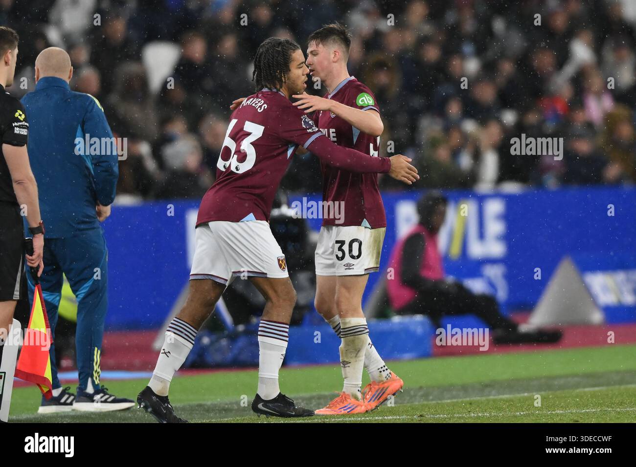 Ezra Mayers of West Ham United replaces Oliver Scarles of West Ham ...
