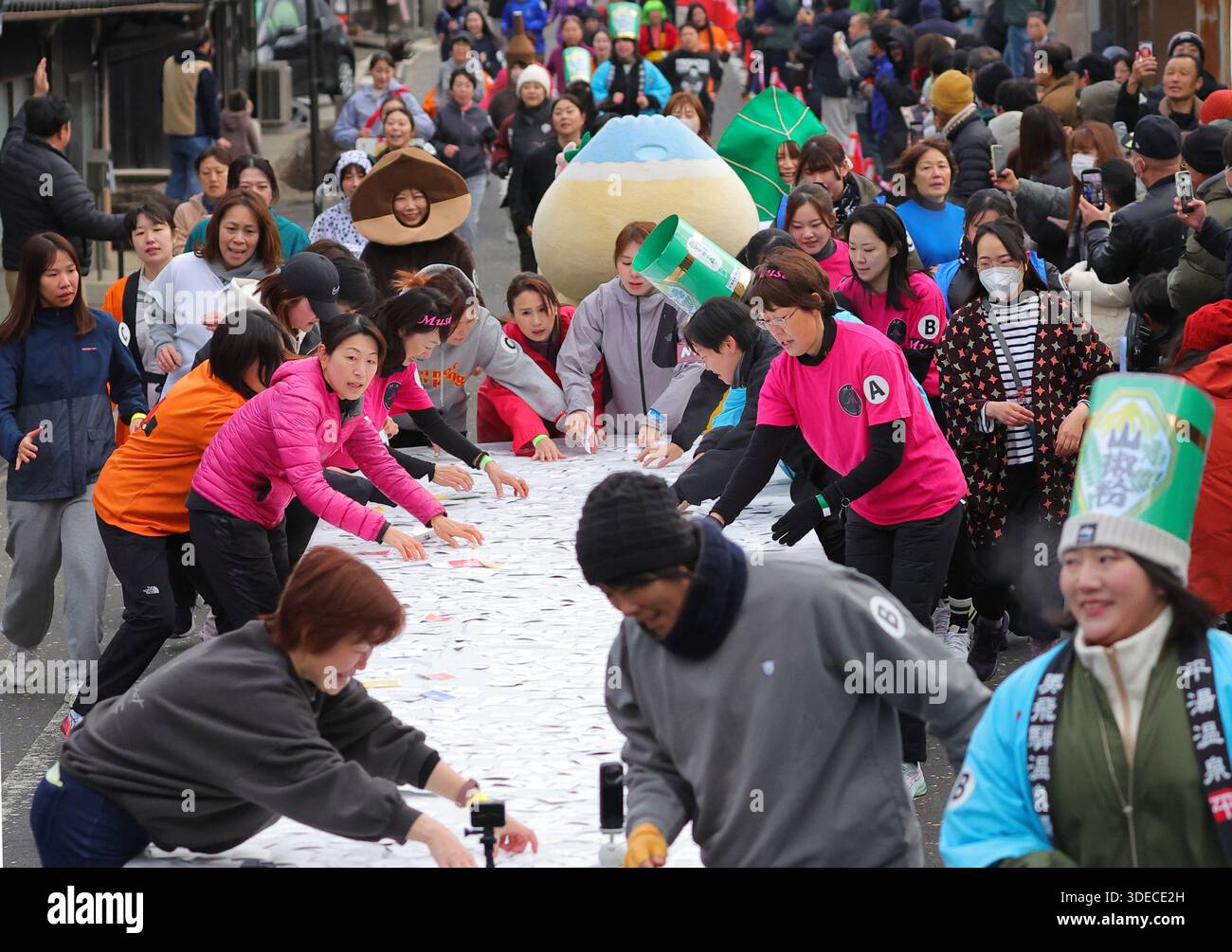 A large number of women take part in a race in the hopes of becoming ...