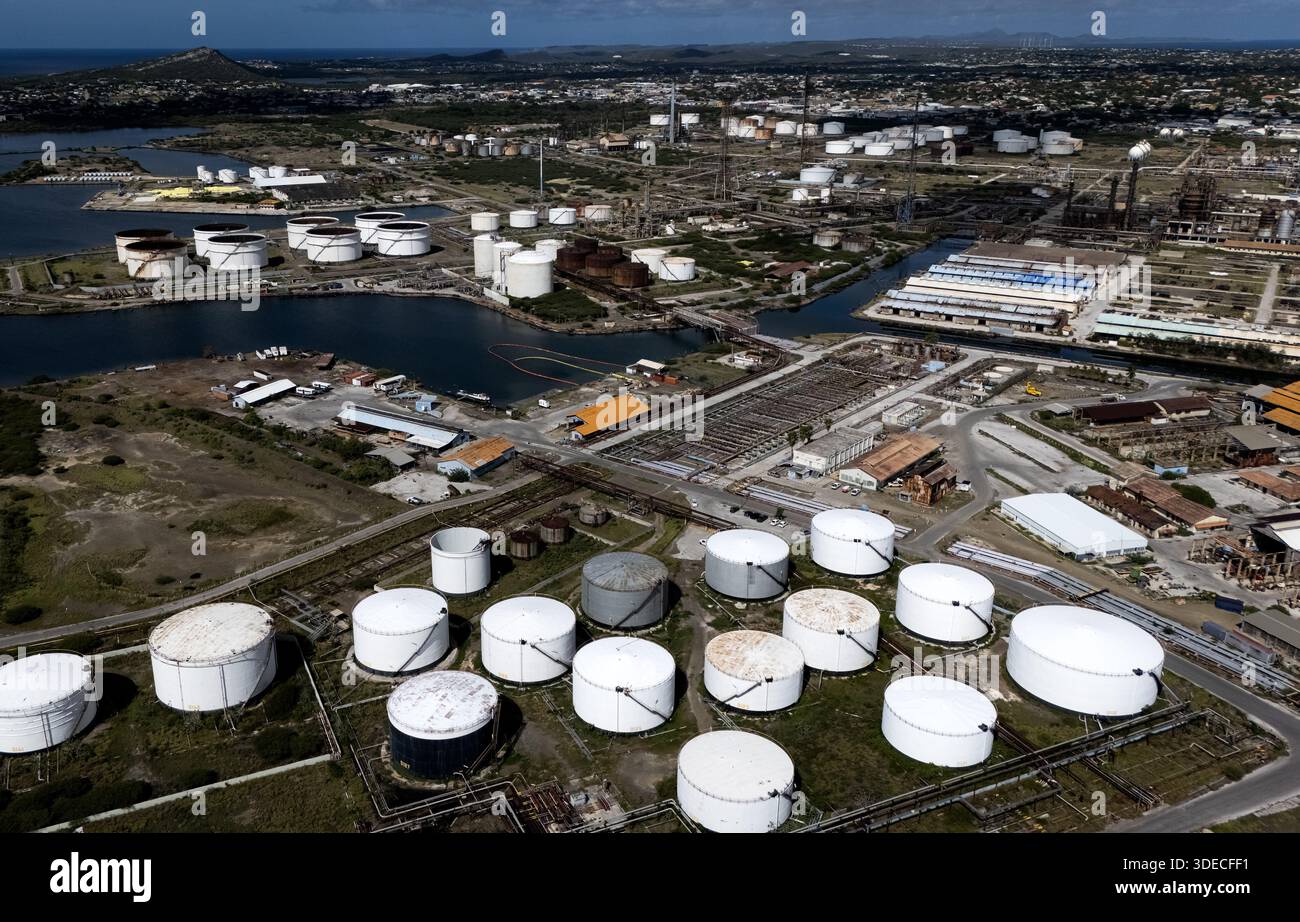 WILLEMSTAD - The Isla refinery on the Isla Peninsula in Willemstad ...