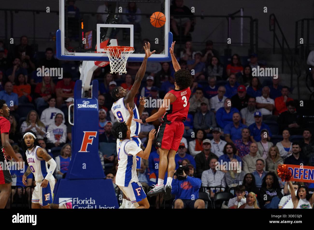 Georgia guard Jordan Ross shoots the ball as Florida center Rueben ...