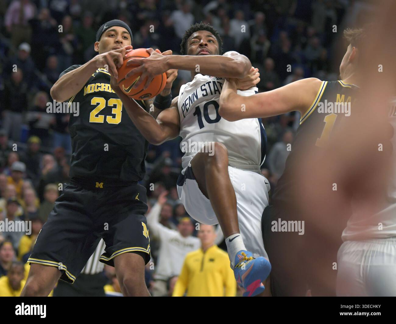 Michigan's Yaxel Lendeborg (23) and Penn State's Josh Reed (10) fight ...