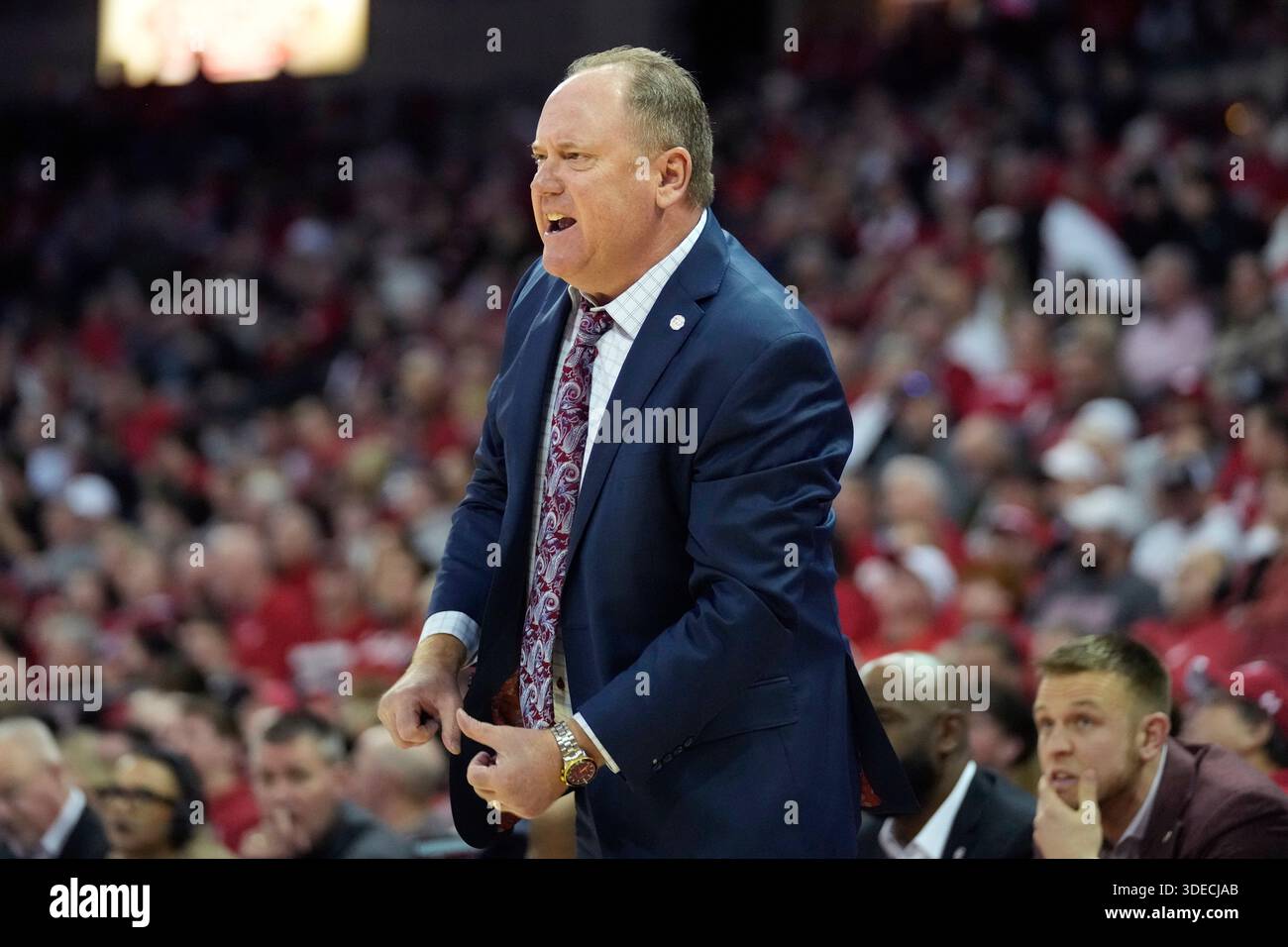 Wisconsin head coach Greg Gard yells to his team during the first half ...