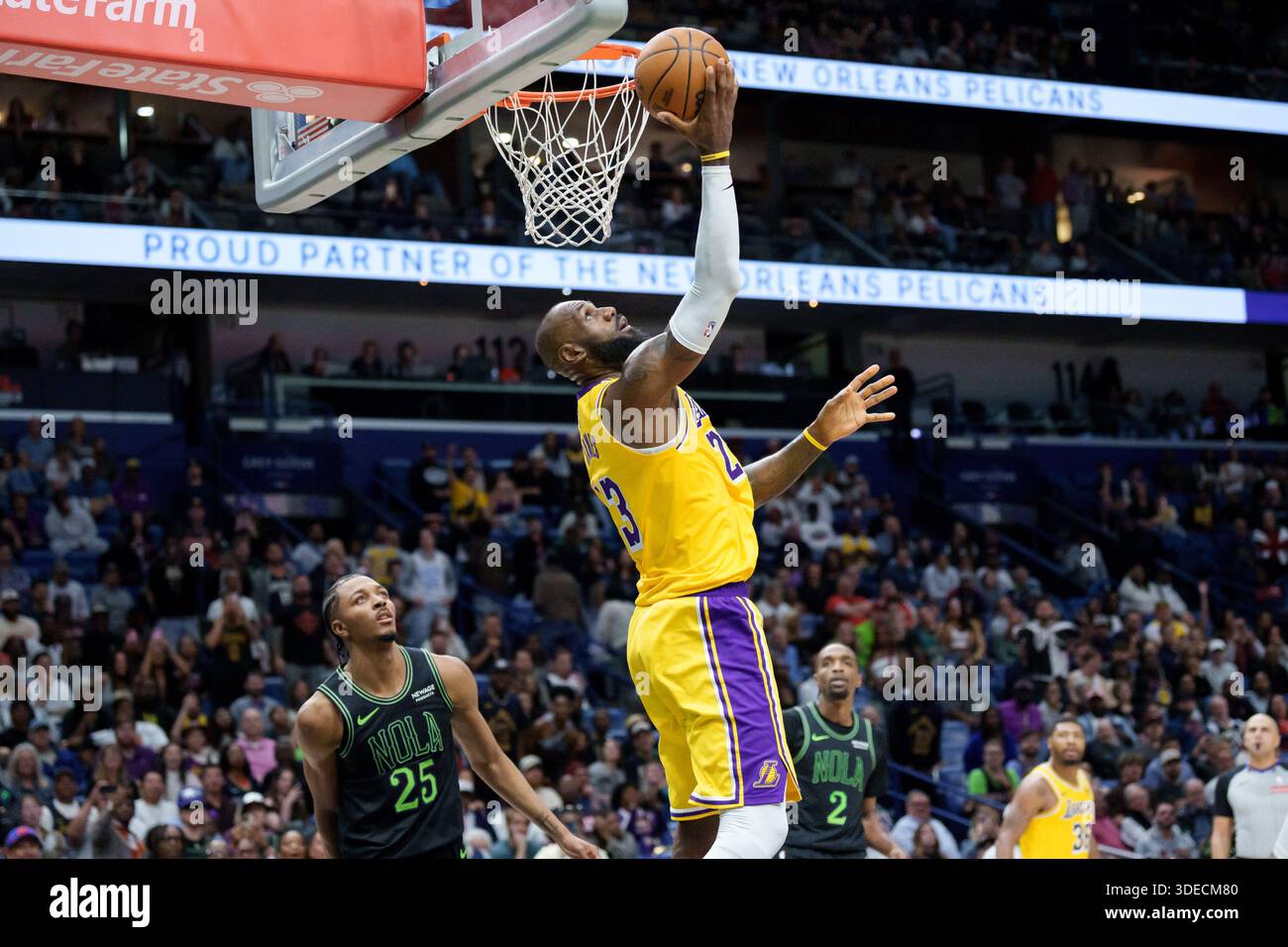 Los Angeles Lakers forward LeBron James (23) makes a basket next to New ...