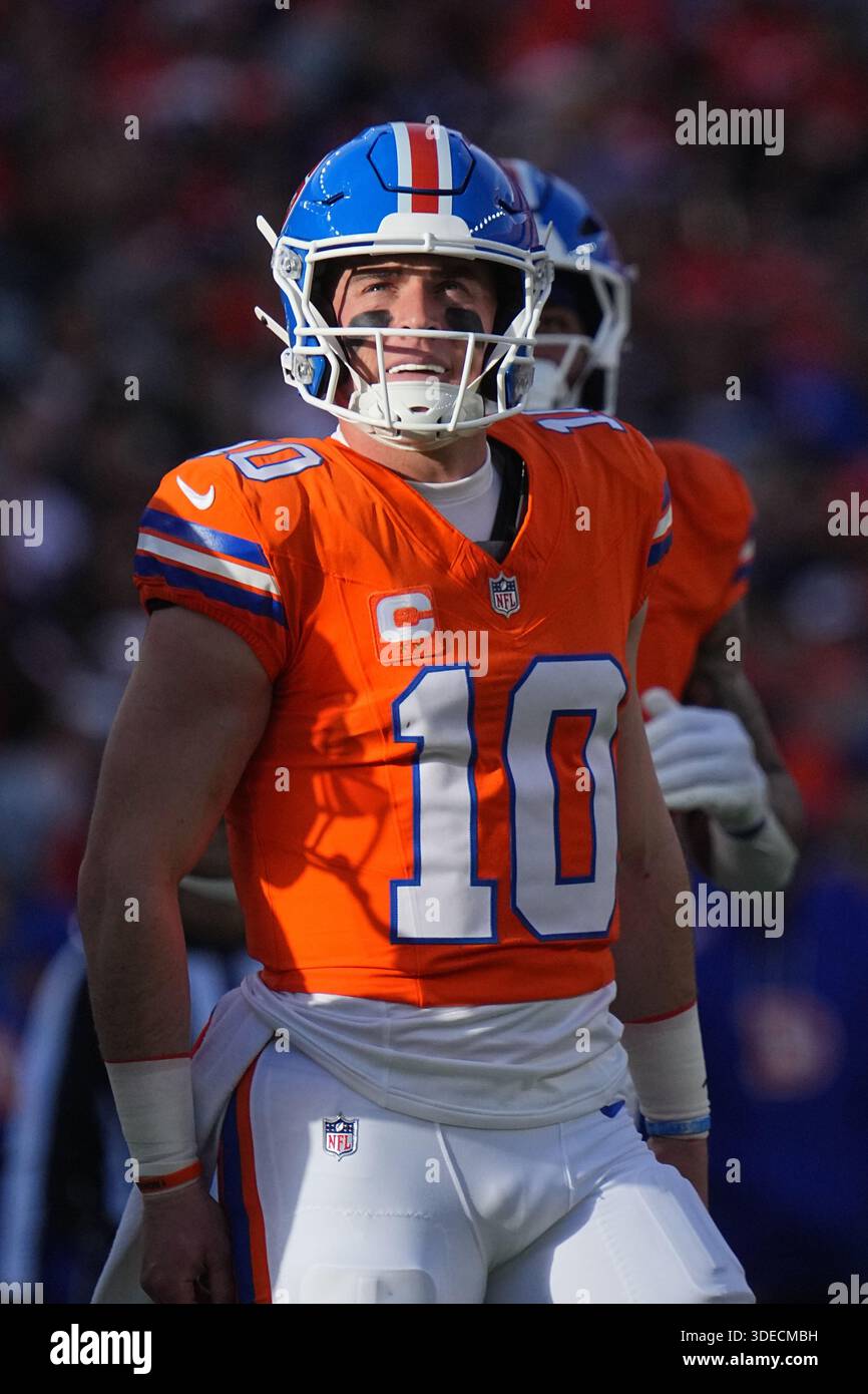 Denver Broncos quarterback Bo Nix (10) runs a play against the Los ...