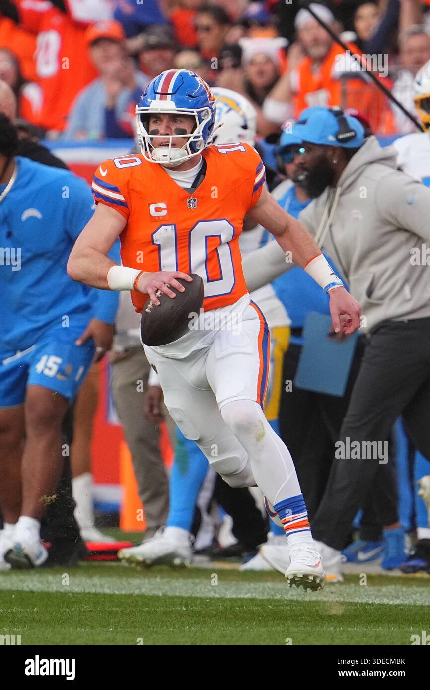 Denver Broncos quarterback Bo Nix (10) runs a play against the Los ...