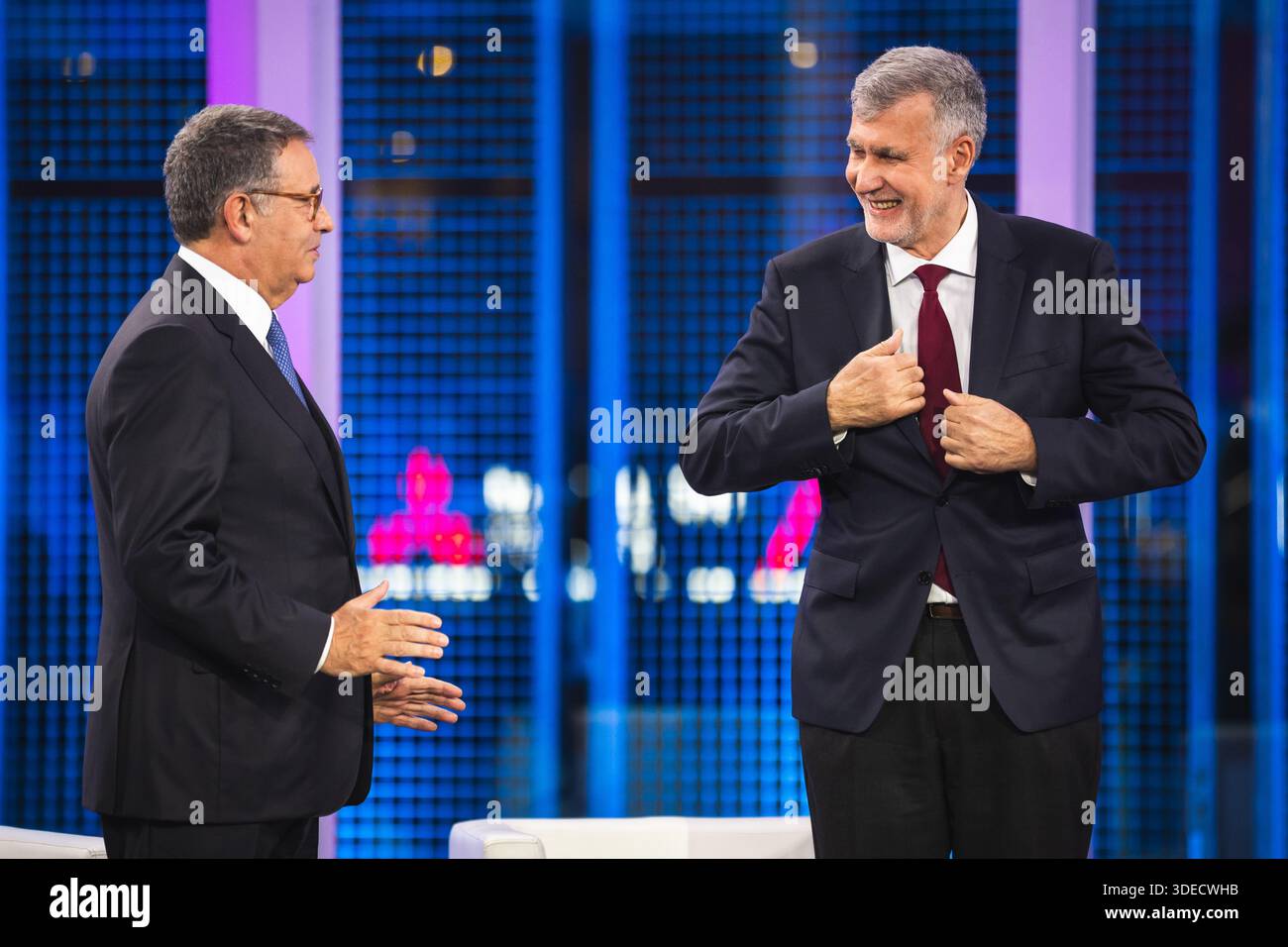 Chat seguro hi-res stock photography and images - Alamy