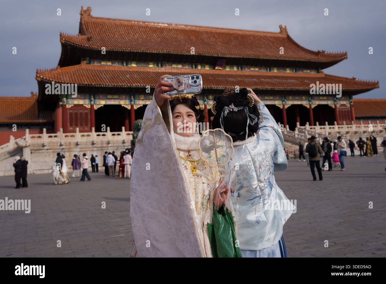 Chinese girls dressed in Qing Dynasty attire take selfie pictures at ...