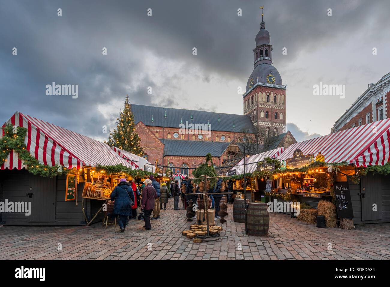Christmas market and Cathedral, Dome square, Riga, Latvia Stock Photo ...