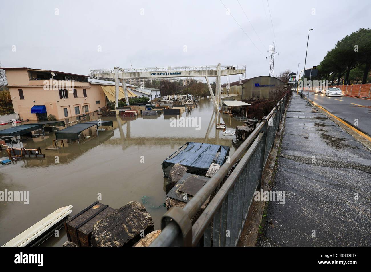 **NO WEBSITE OR NEWSPAPERS FOR ITALY ONLY** Aniene River flooding ...