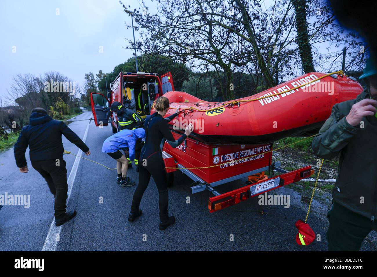 **NO WEBSITE OR NEWSPAPERS, ONLY FOR ITALY** Aniene River flooding ...